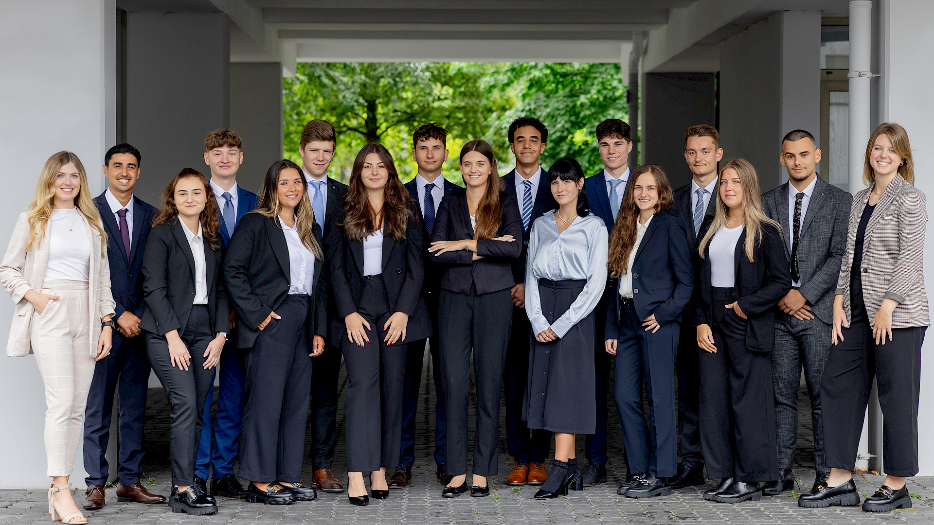 Mit 15 neuen Azubis in die Zukunft investiert